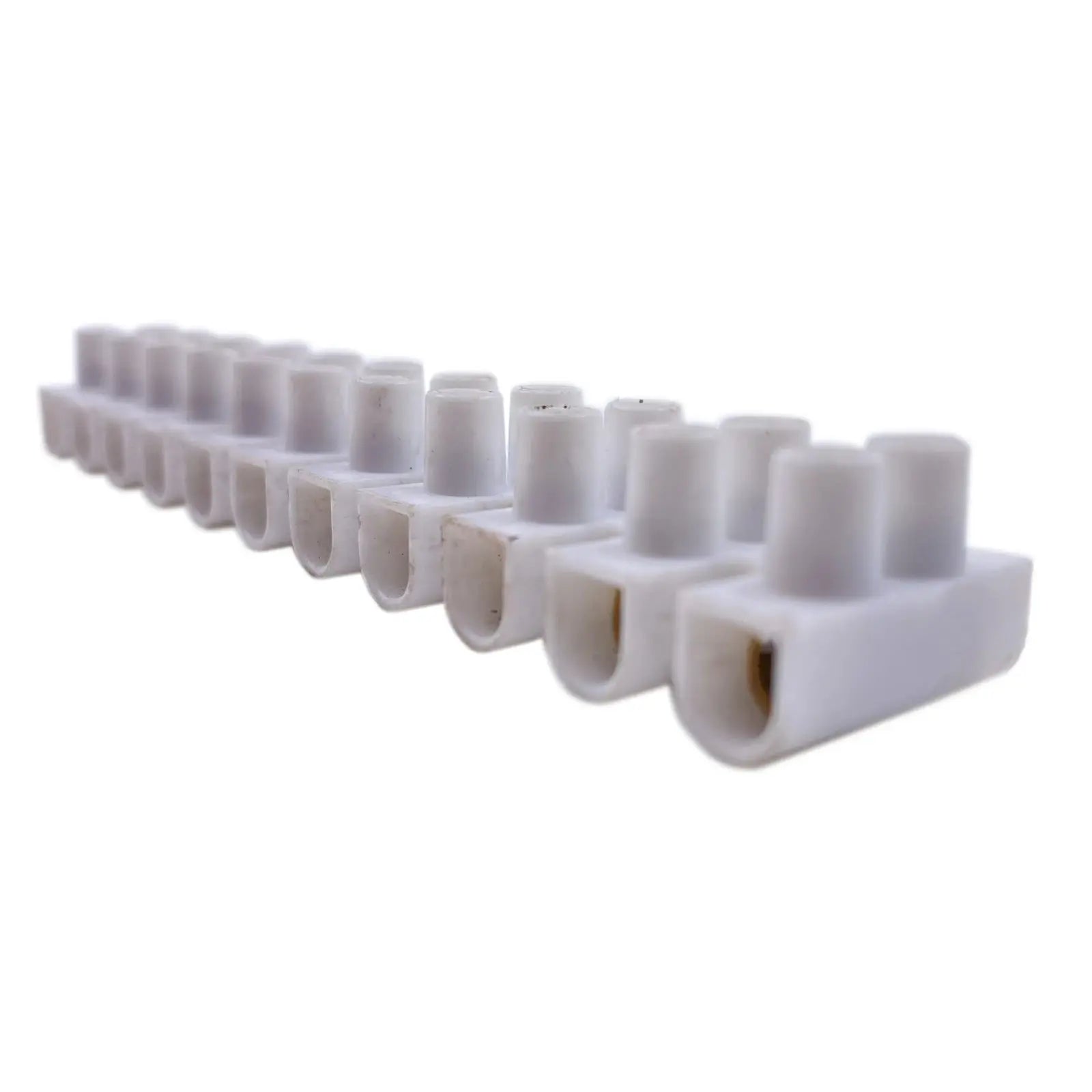 Jaycar Screw Terminal Strip 250V-450V 10A HM3196 | Available Here!